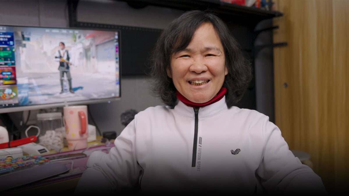 Una streamer china de 59 años se hace viral por ganar a un jugador ...