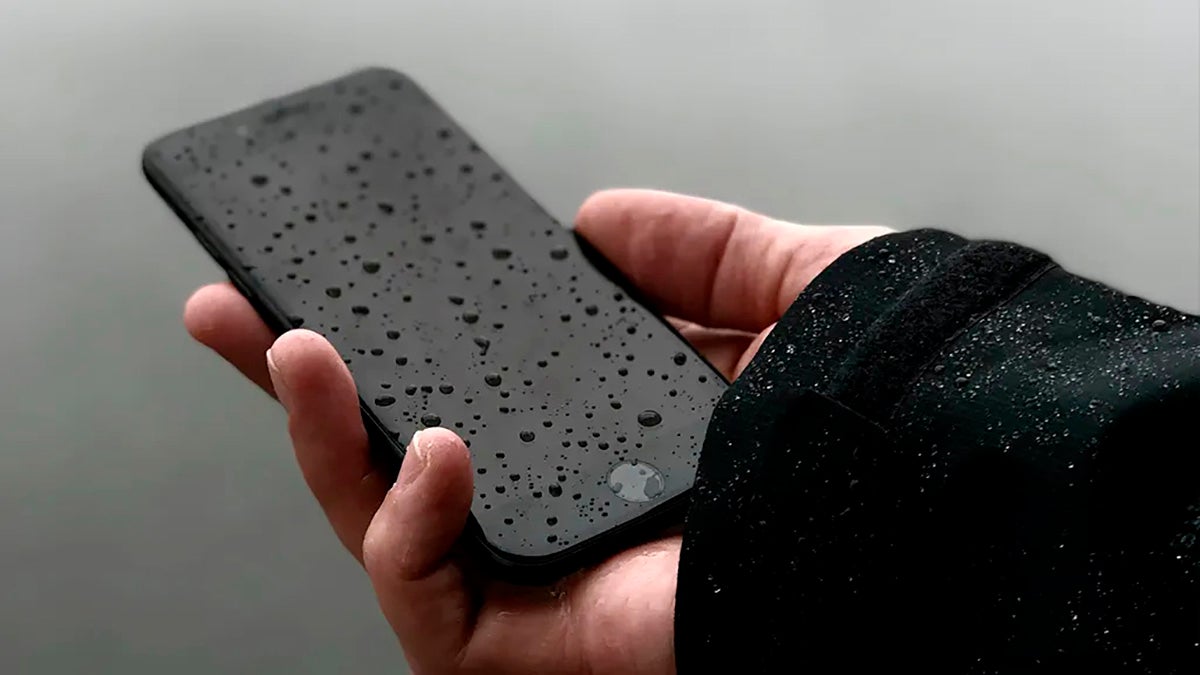 Meter en arroz tu móvil mojado: ¿sirve realmente o es un mito?