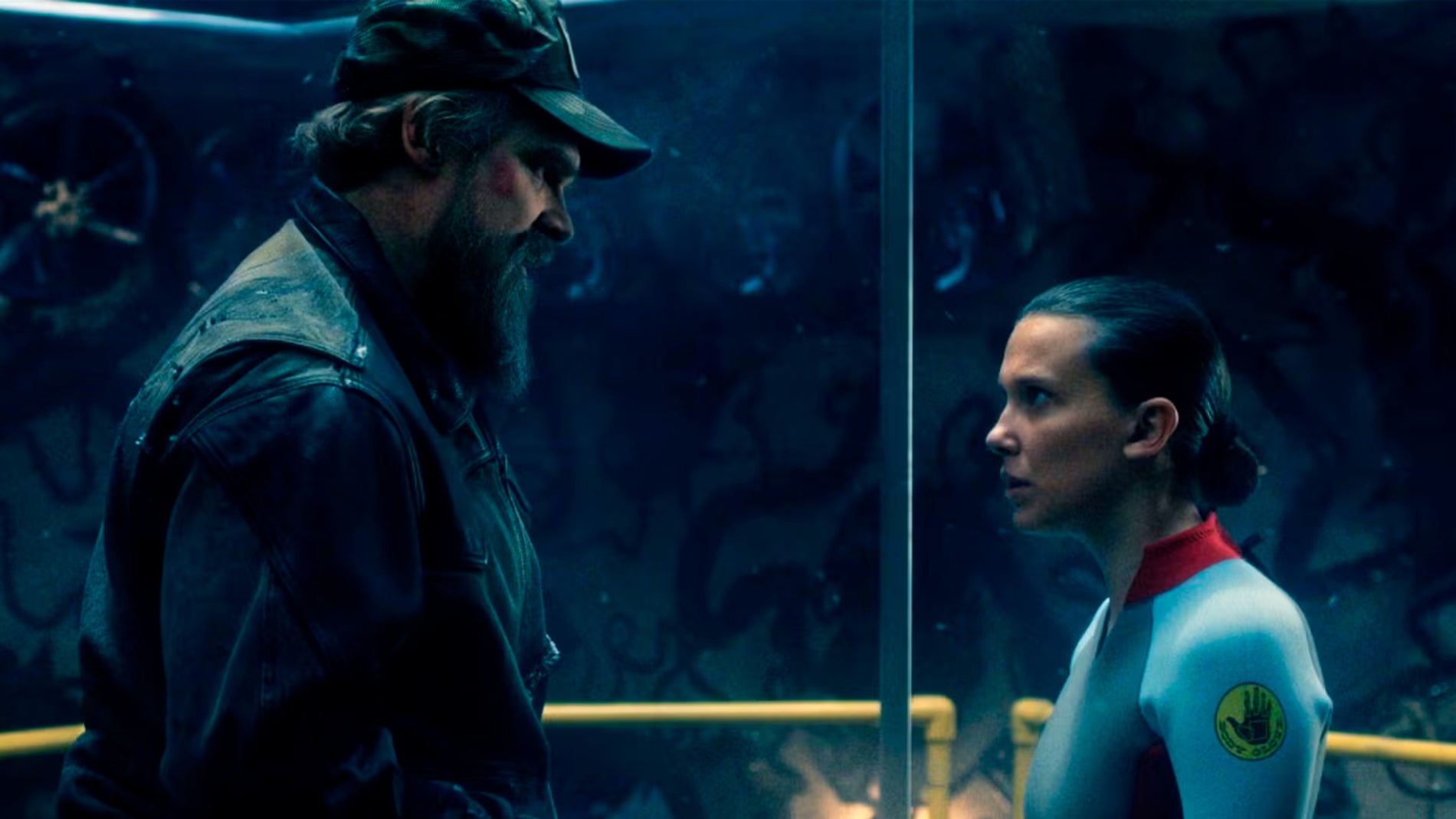 David Harbour se moja sobre el final de Stranger Things y se alinea con ...