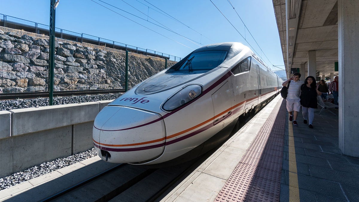 La nueva web de Renfe para saber dónde están los trenes de España en ...