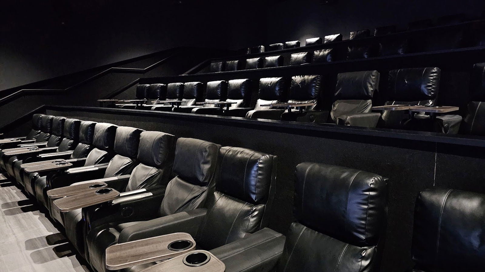 He visitado la sala iSense de Cinesa LUXE en 2025, y así ha sido mi ...