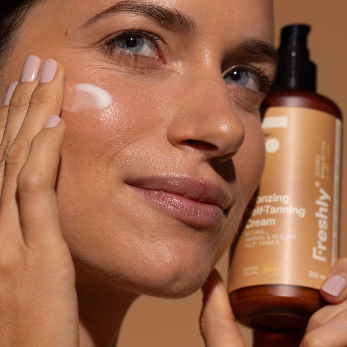 Rutina corporal con Freshly: bronceado sin sol, menos estrías y efecto ...