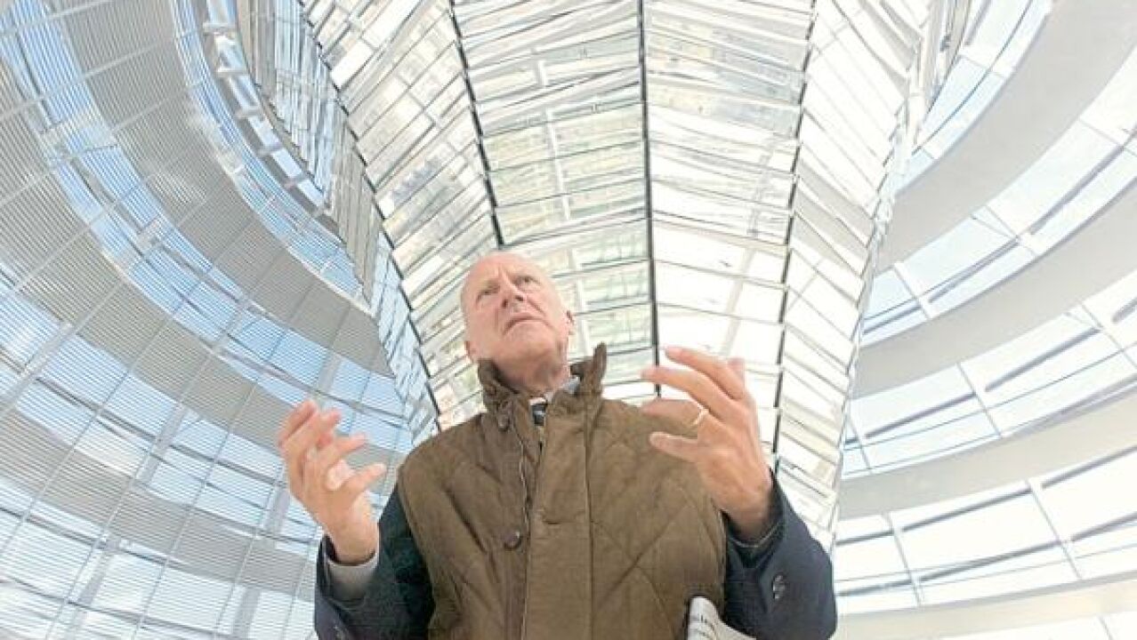 Norman Foster, arquitecto británico, desvela el estadio que ...