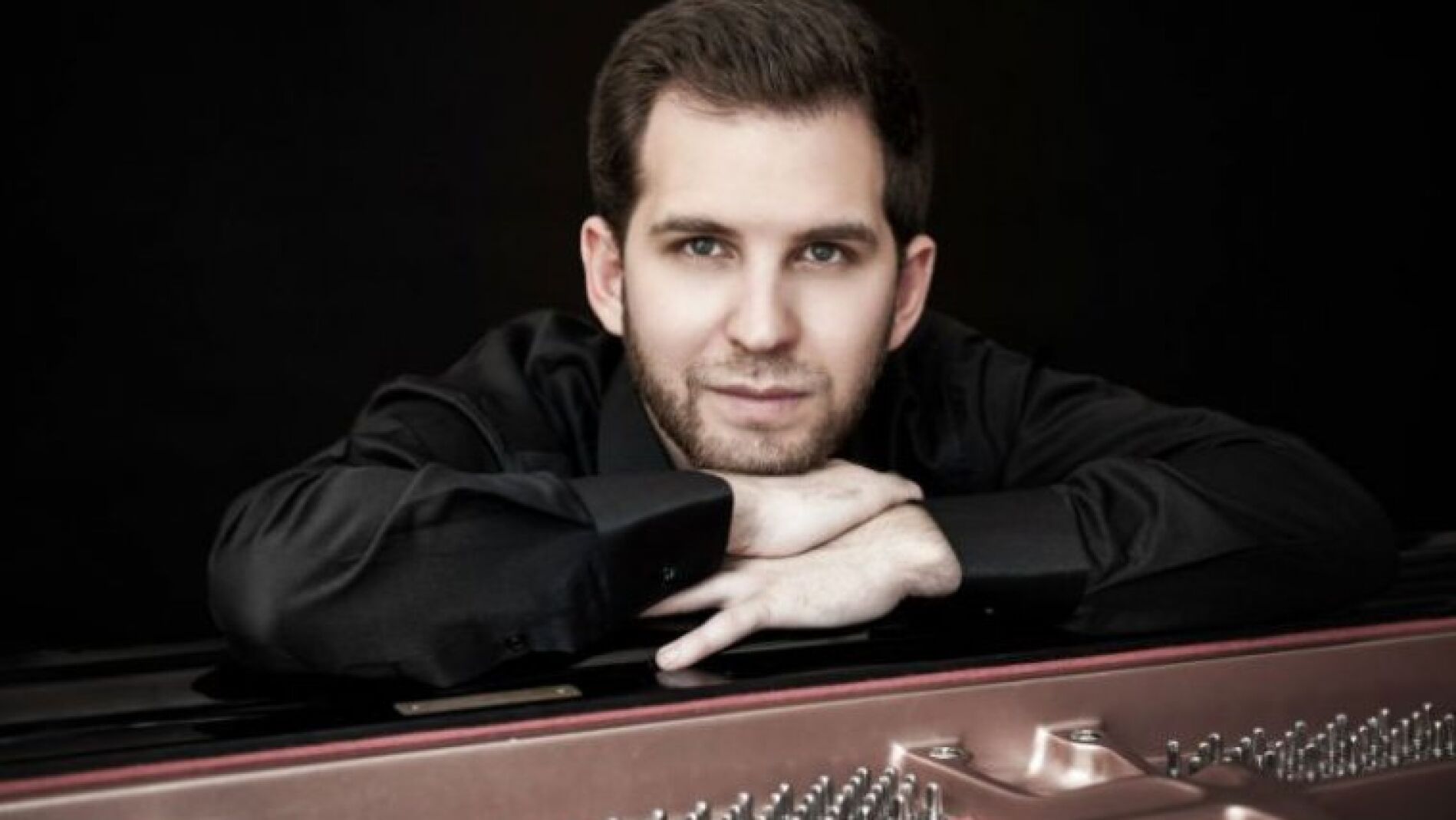 La ROSS ofrece el sexto concierto del ciclo 30 aniversario con el pianista Levon Avagyan