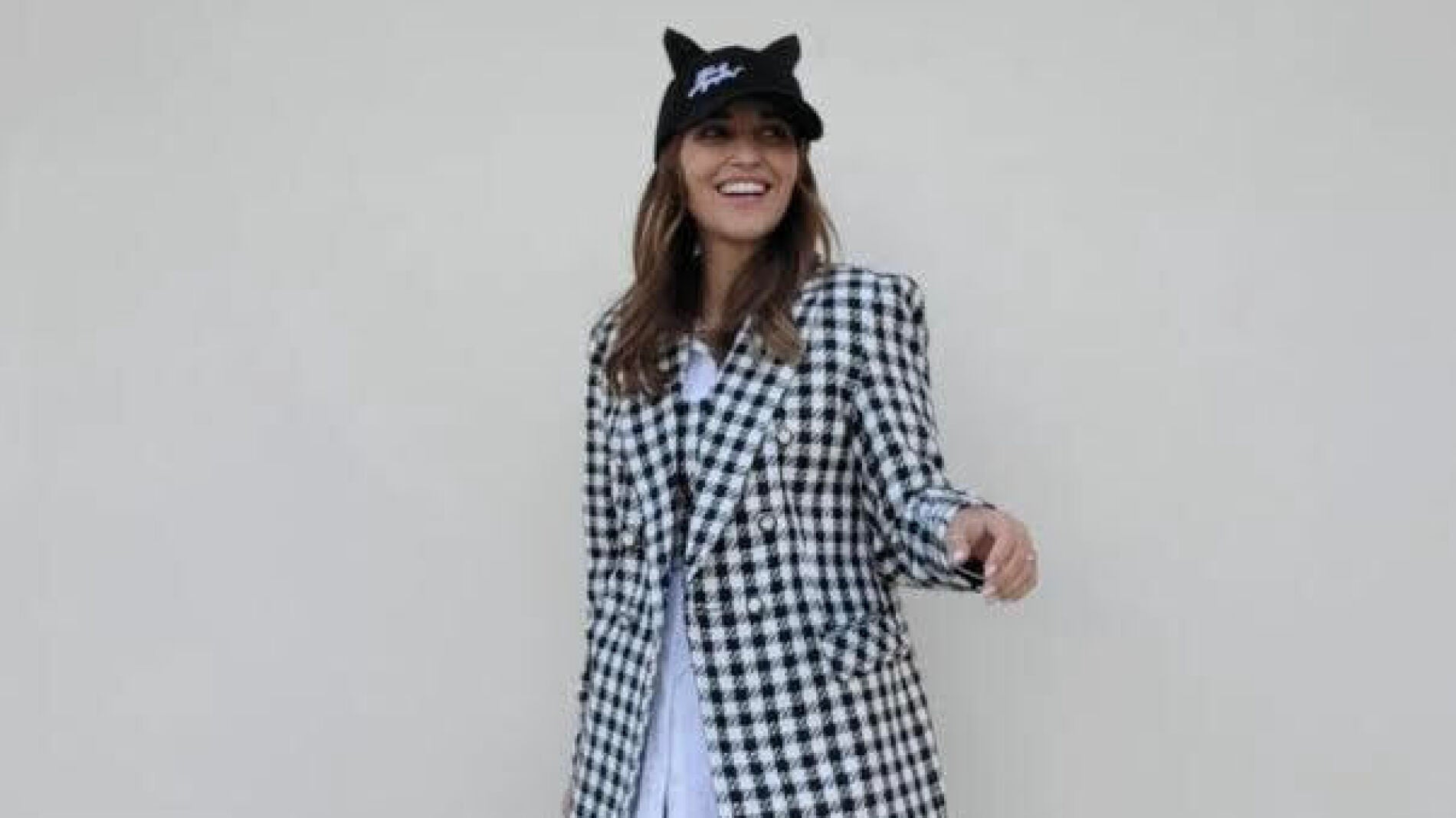 Paula Echevarría nos traslada a ‘Emily en París’ con blazer y top de ...