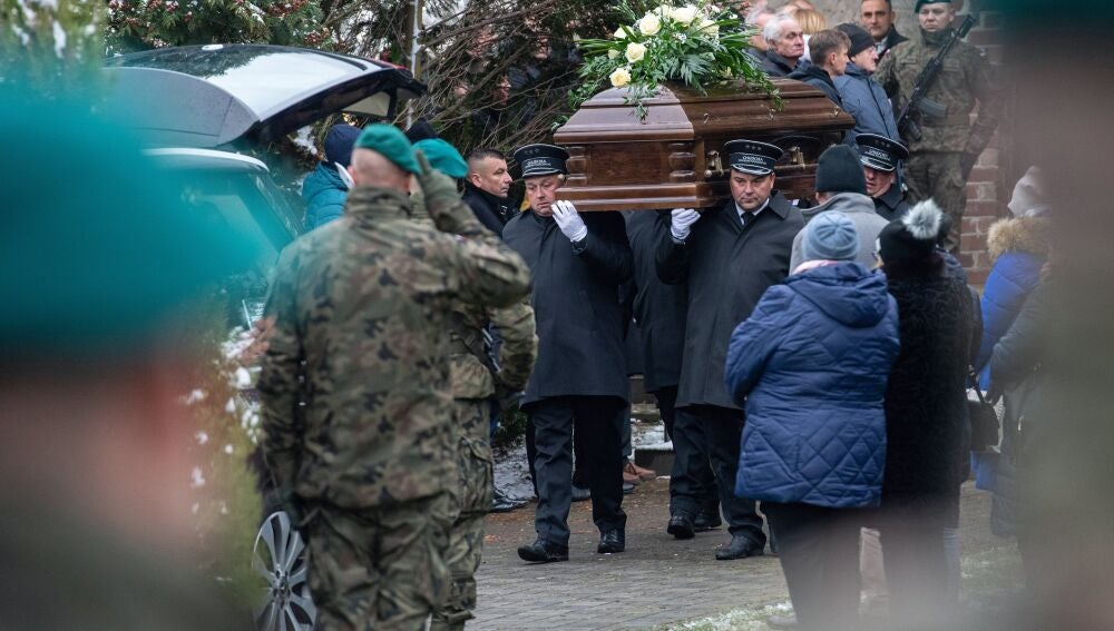 Primer funeral de Estado para una de las víctimas del misil que impactó ...