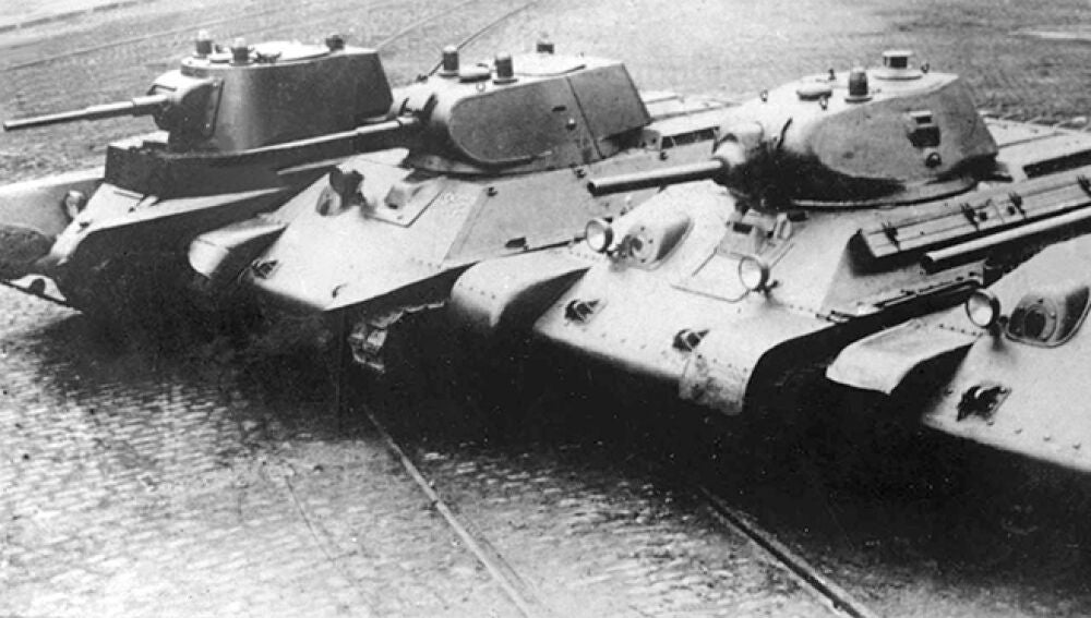 Así es el T-34/85, el único y solitario tanque que Rusia tenía para ...
