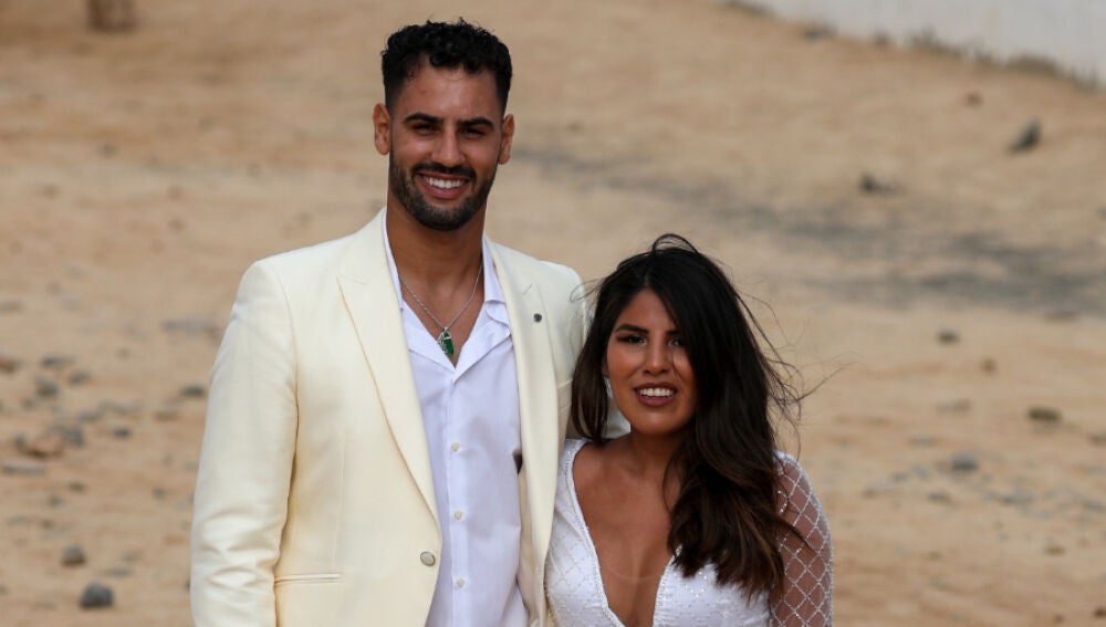La madre biológica de Isa Pantoja "amenaza" con presentarse en su boda ...