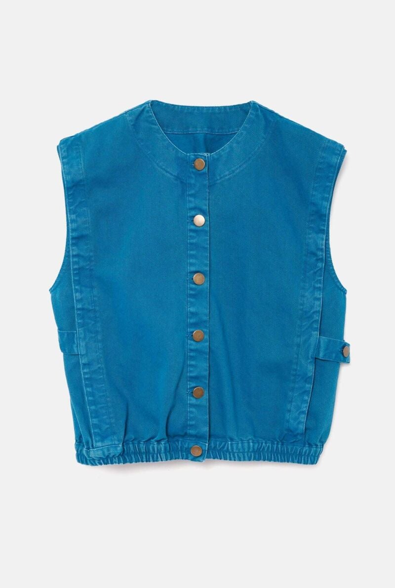 Victoria Federica recupera su estilo más pijo (y casual) con este chaleco denim en verde que ...