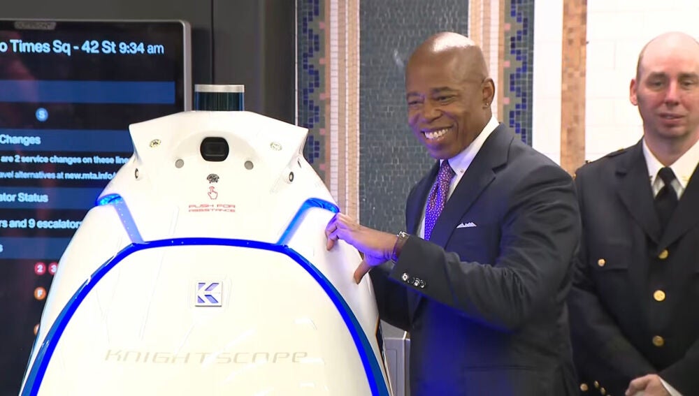 El nuevo robot de la Policía de Nueva York que ya patrulla el metro de ...