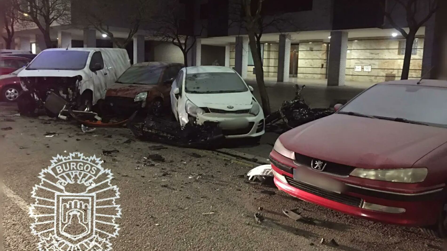 Destroza cinco coches aparcados en Burgos tras perder el control del suyo