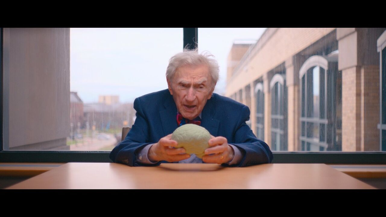 "Soy el médico más viejo del mundo y esta es mi regla para mantener el ...