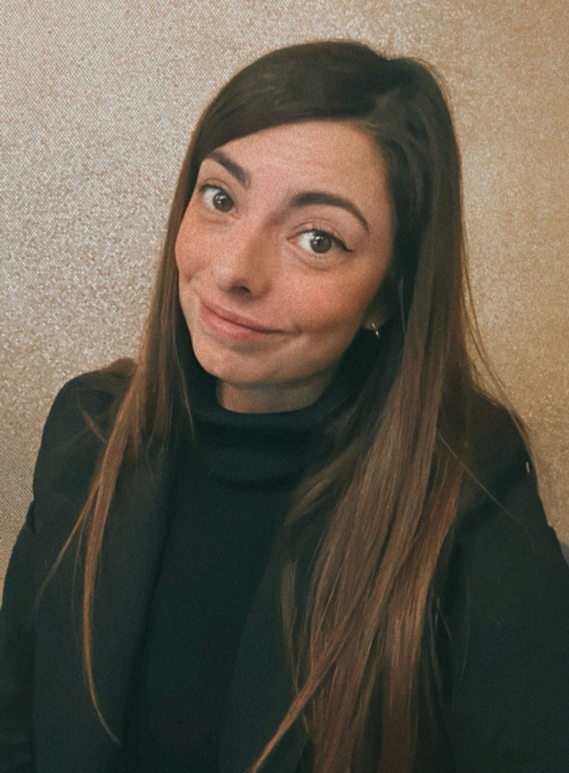 El dispositivo facial que Margot Robbie usa en su rutina de cuidado de ...