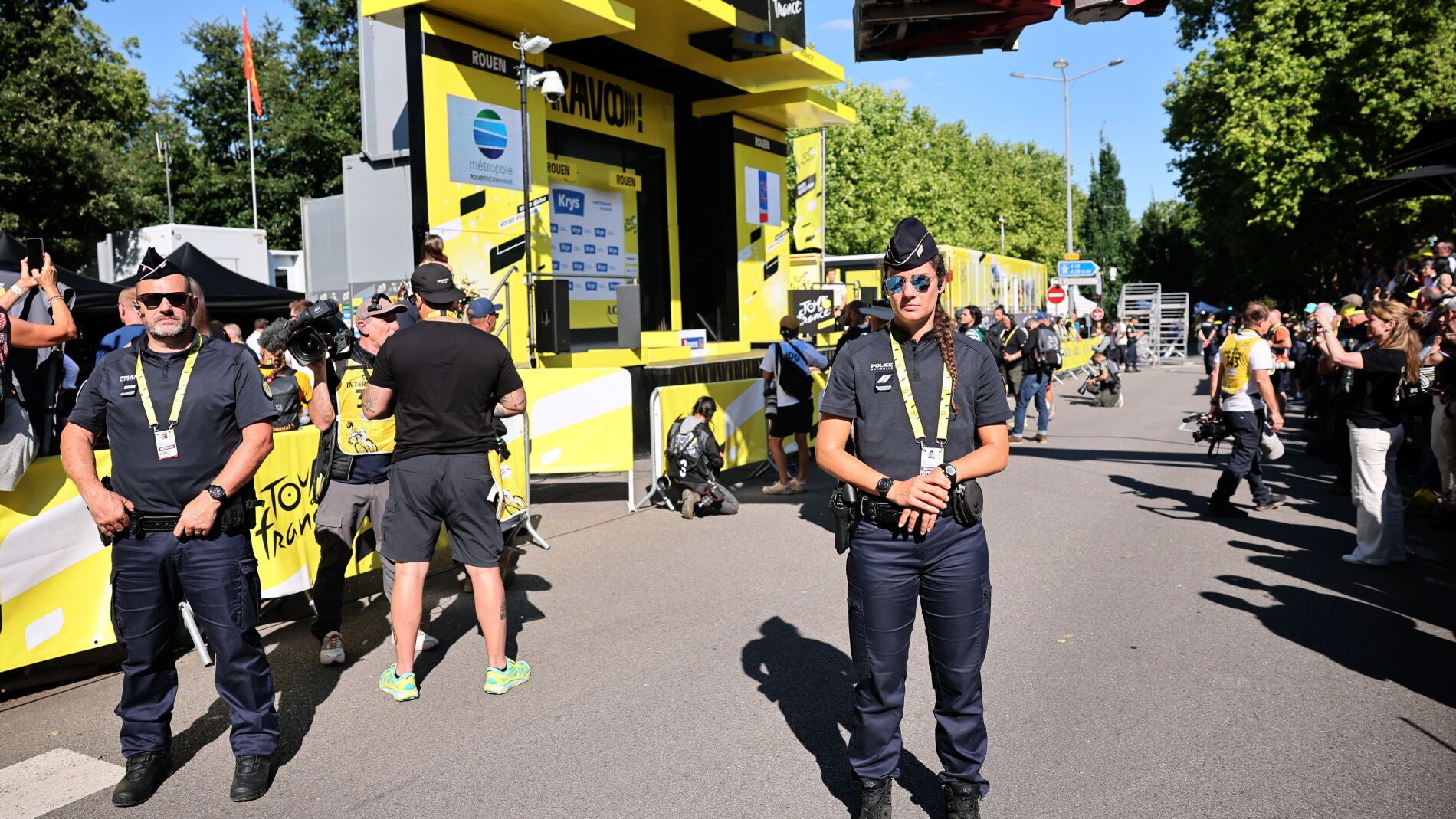 Susto en el Tour: La polícia dispara a un individuo que apuñaló a un agente