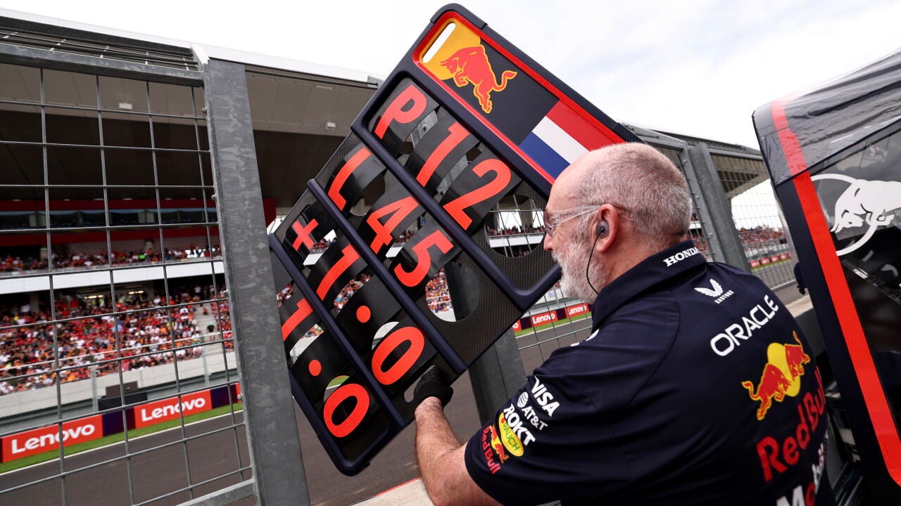 Las pit boards en la F1: el clásico que ni la tecnología ha podido ...