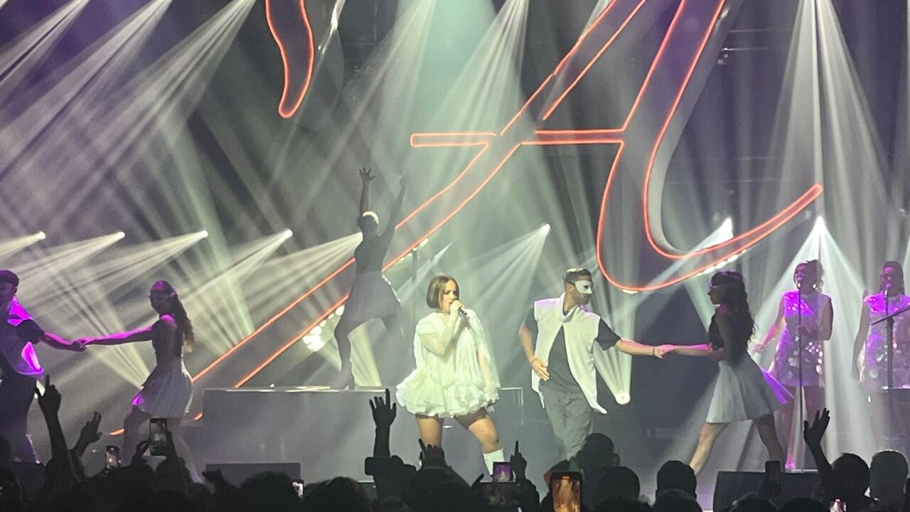 Alizée hace las delicias de París para celebrar su consagración como ...