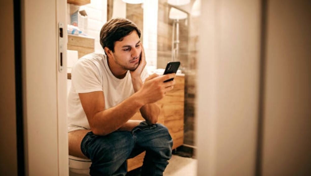 Limpiar el desagüe del baño y que siga oliendo mal: las cinco causas ...