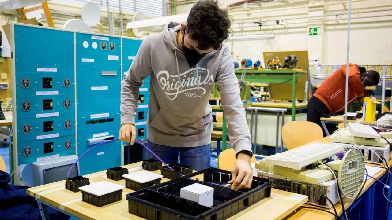 La Junta de Andalucía cubre 1.360 plazas de FP vacantes en una ...