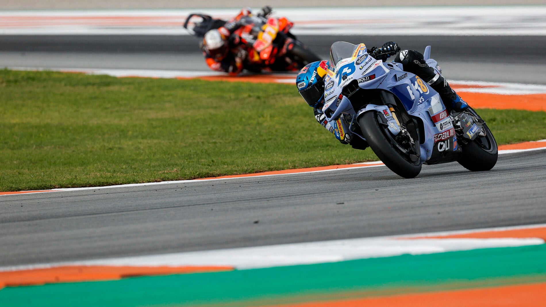 Álex Márquez muestra sus galones y arrasa en la Sprint de MotoGP en ...