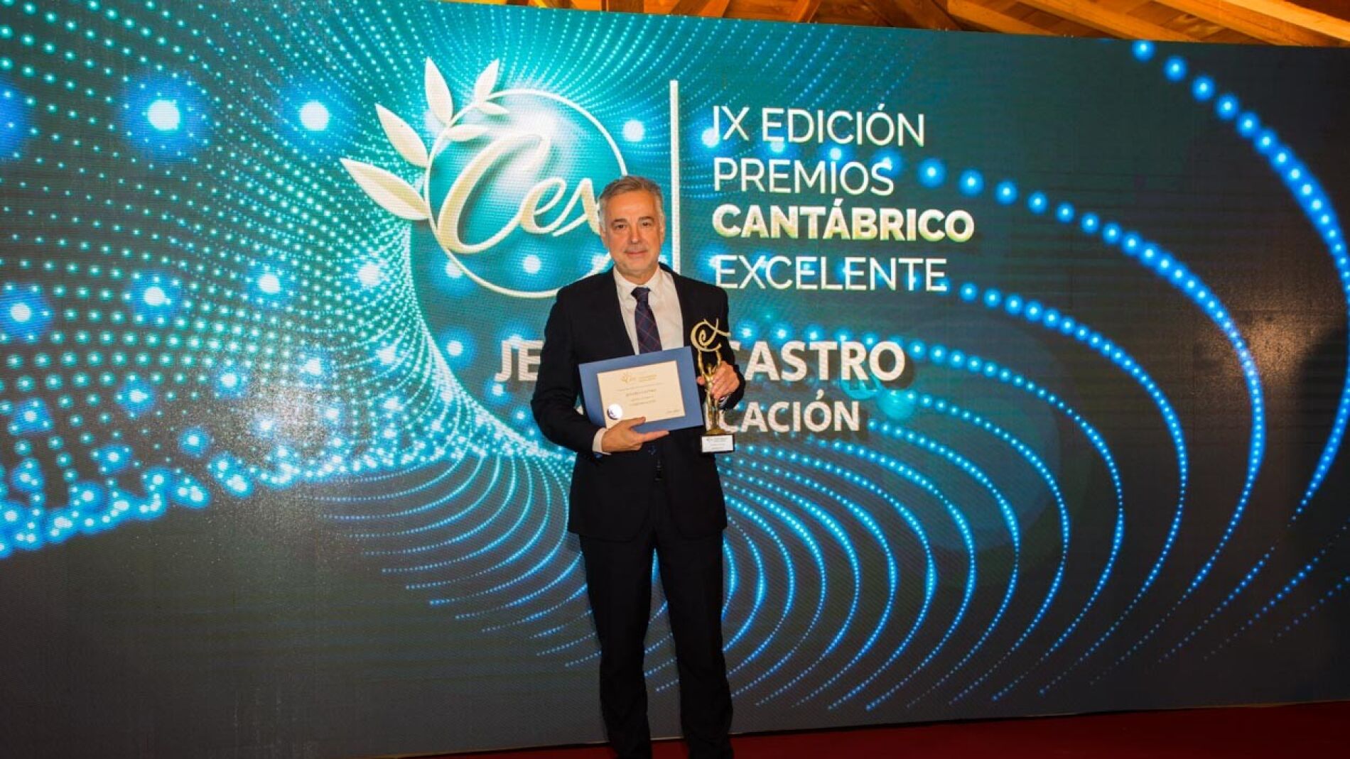 Jenaro Castro, premio de Comunicación en los galardones Cantábrico ...