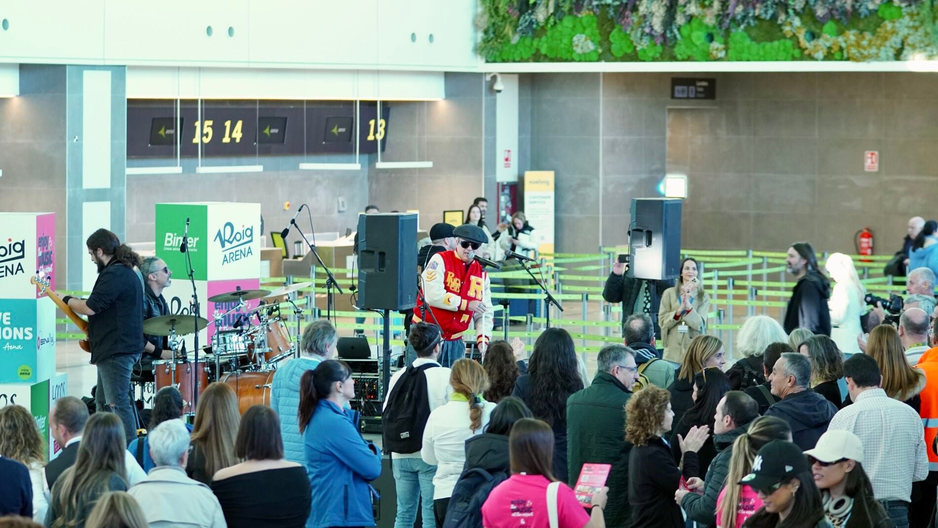 Del Aeropuerto de Manises al Roig Arena, el festival "Los por la Música ...