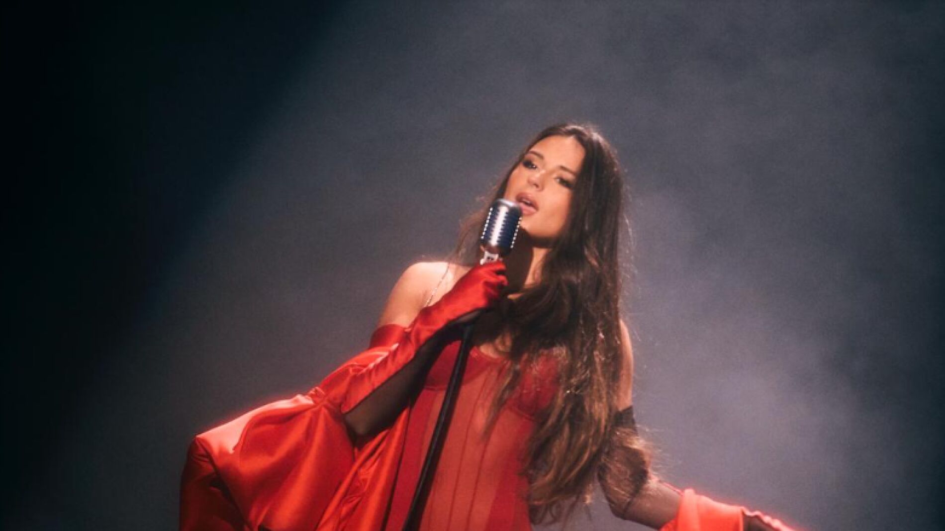 Daniela Blasco presenta "Te fuiste", su homenaje en español al tema ...