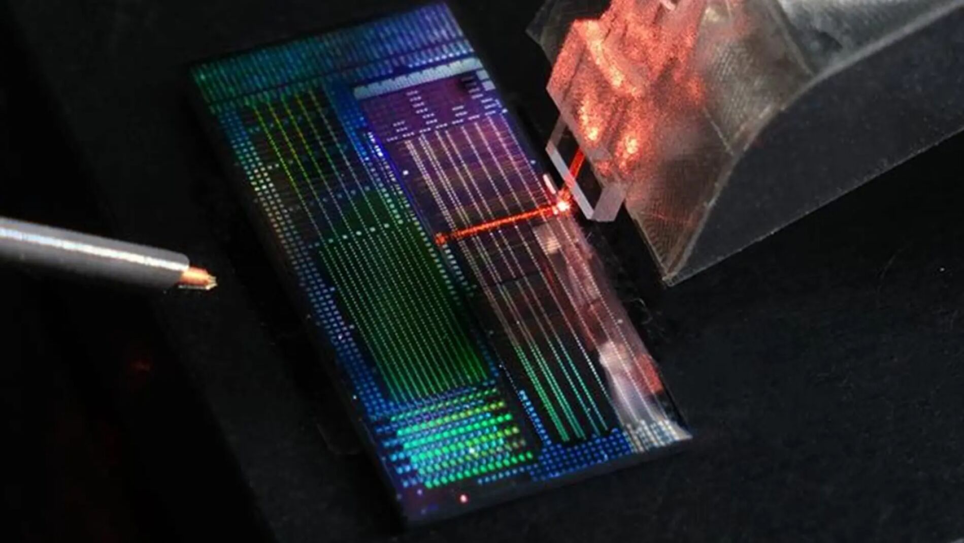 Crean un microchip 100 veces más pequeño que un cabello humano