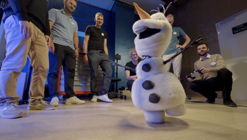La magia se hace realidad: así es Olaf, el nuevo robot animatrónico de ...