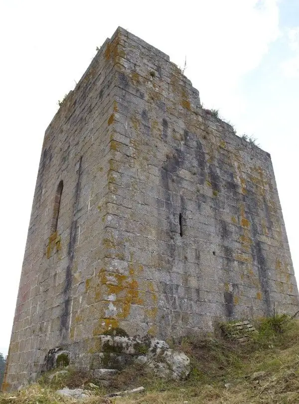 El impresionante y escondido castillo de Galicia que desafió revueltas ...