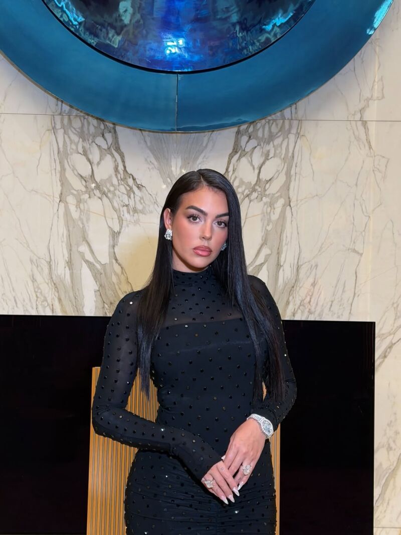 Georgina Rodríguez deslumbra en Dubái con el vestido negro joya más ...