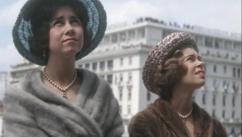 La Infanta Elena y su hija Victoria Federica despiden a Irene de Grecia