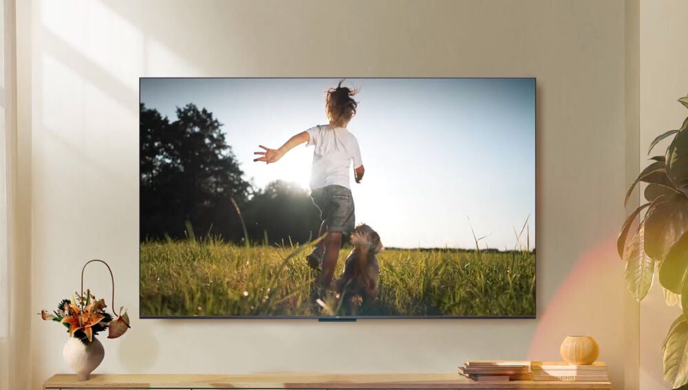 No volverás al cine teniendo en tu salón esta enorme smart TV de 98 ...