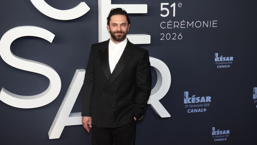 El negro absoluto conquista la alfombra roja de los Premios César 2026 ...