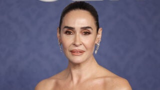 Vicky Martín Berrocal convierte una blusa satinada y unos vaqueros en ...