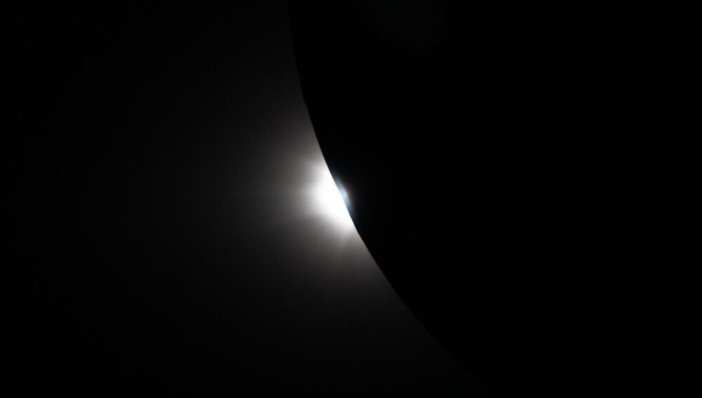 La NASA publica las imágenes tomadas por Artemis II desde la cara ...