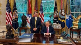 Trump recibe a Flávio Bolsonaro en la Casa Blanca para respaldar su ...