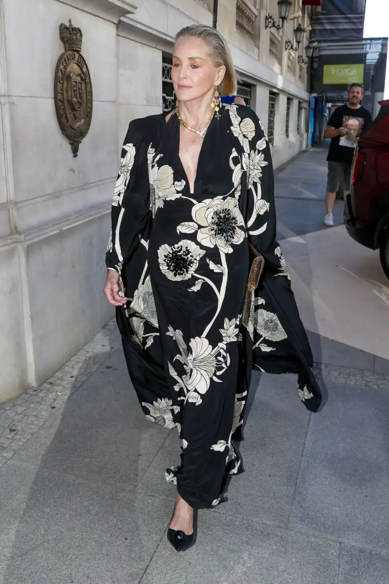Sharon Stone conquista Madrid a sus 68 años con el vestido floral de ...