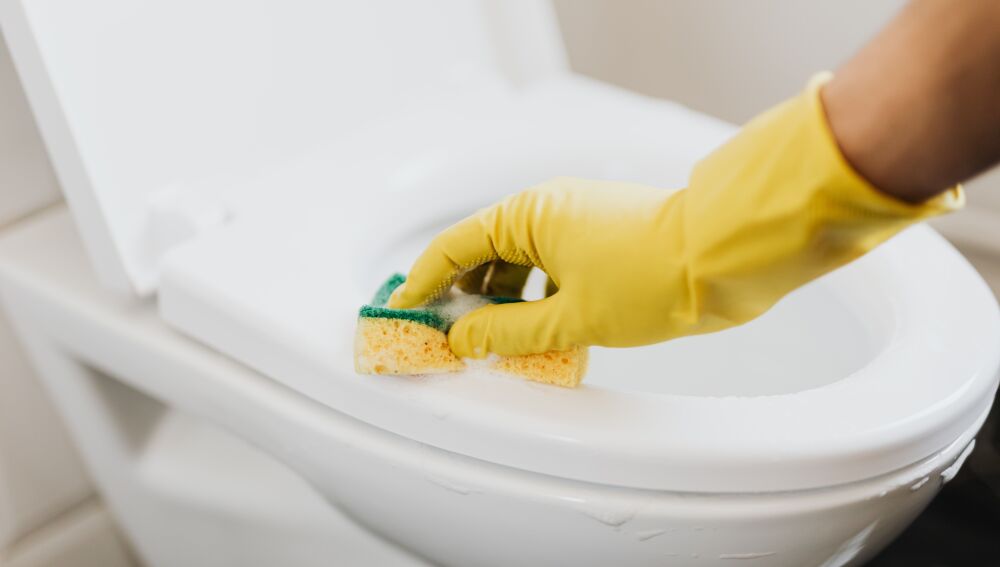 Limpiar el desagüe del baño y que siga oliendo mal: las cinco causas ...