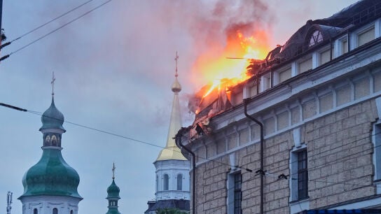 La histórica catedral de la Dormición en Kiev, en llamas tras un ataque ...