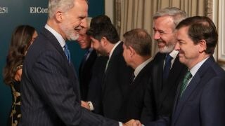 Fernández Mañueco asiste a la gala de los 25 años de "El Confidencial"