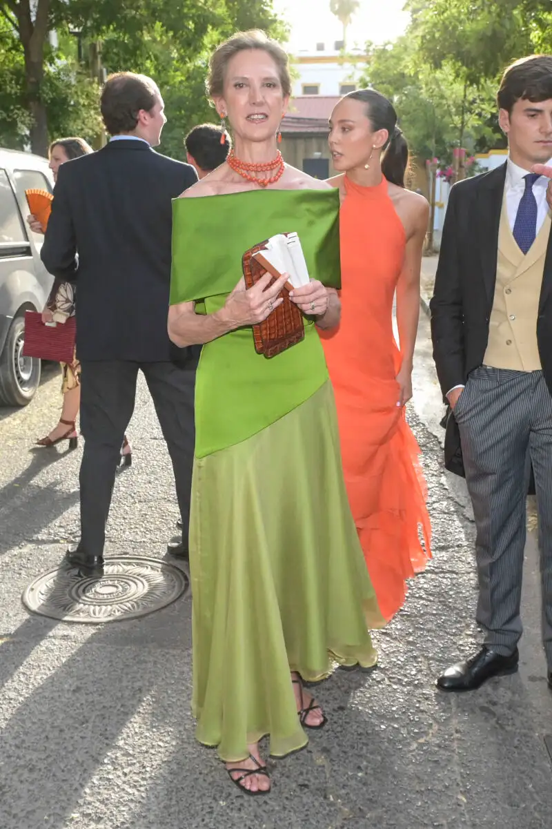 Las invitadas mejor vestidas de la boda de Carmen Laffón: de Victoria ...