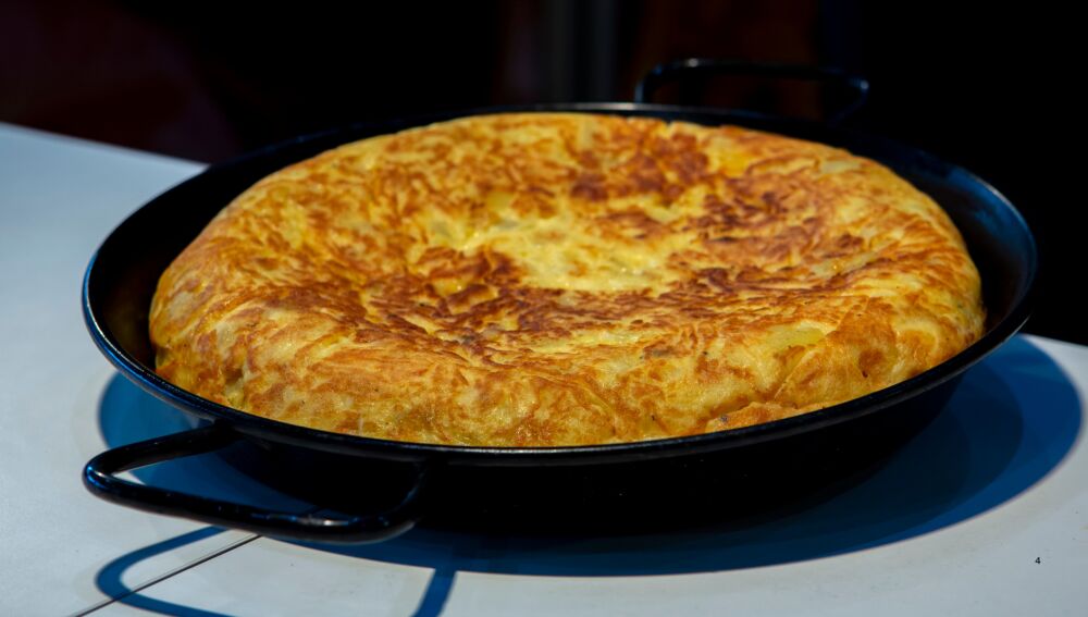 Por qué la tortilla de patatas con cebolla no es ideal para la playa ...