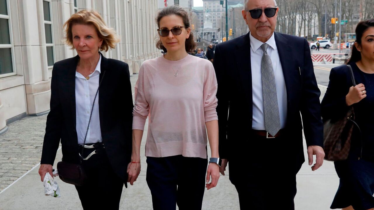 Una rica heredera se declara culpable en el caso de la secta sexual Nxivm