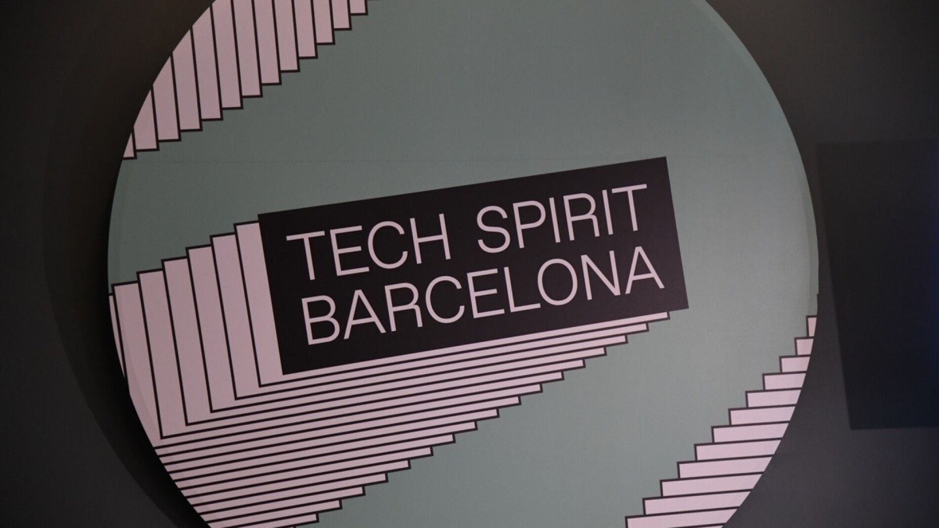 Barcelona inaugura el festival Tech Spirit para sobrellevar la ausencia ...