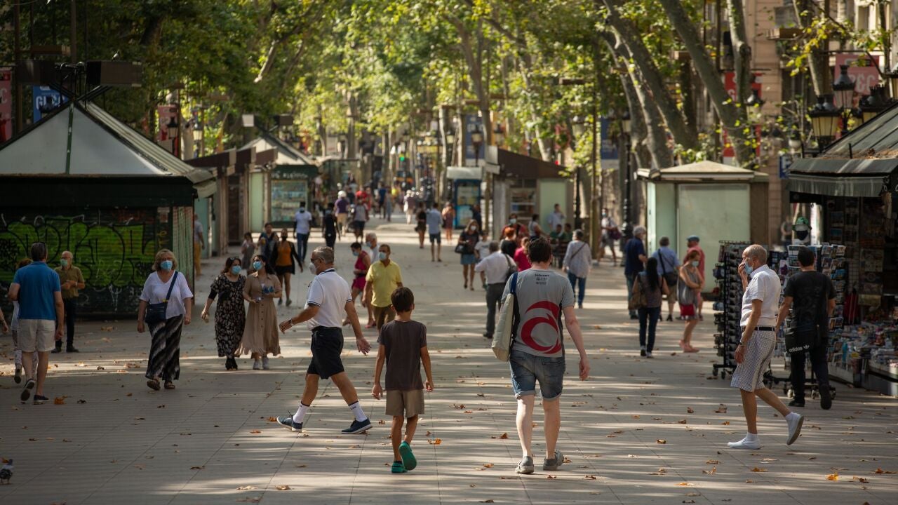 Otro plan para Ciutat Vella en Barcelona: menos souvenirs, menos ...
