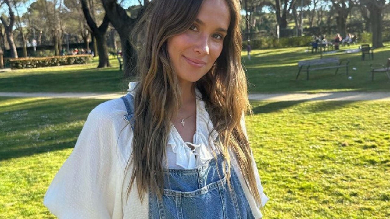 Futuras mamás, tenéis que fichar este peto vaquero de María Pombo que ...
