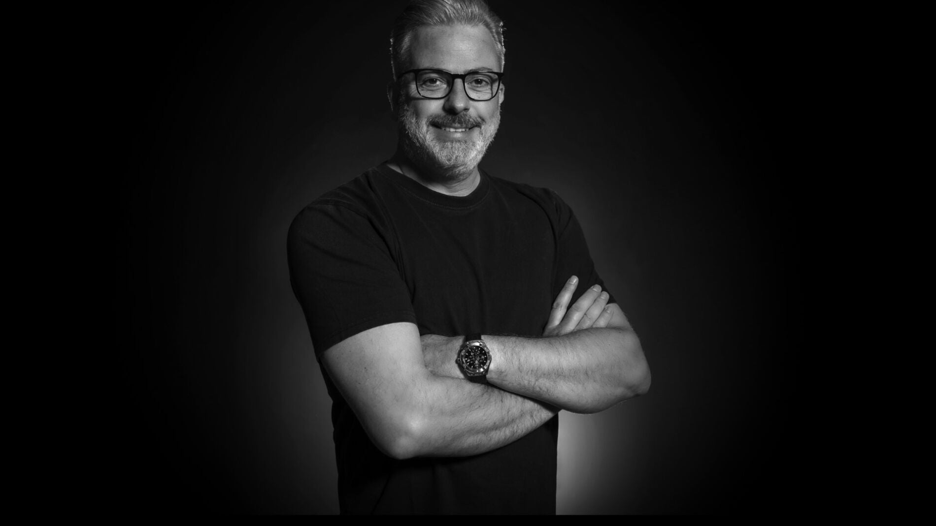 Un diseñador sevillano, primero en el mundo en firmar sus diseños con ...