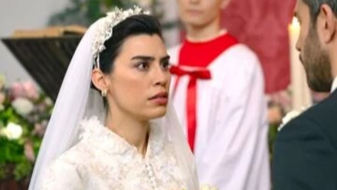 Hoy, en "Sueños de Libertad", María y Andrés están frente al altar ...