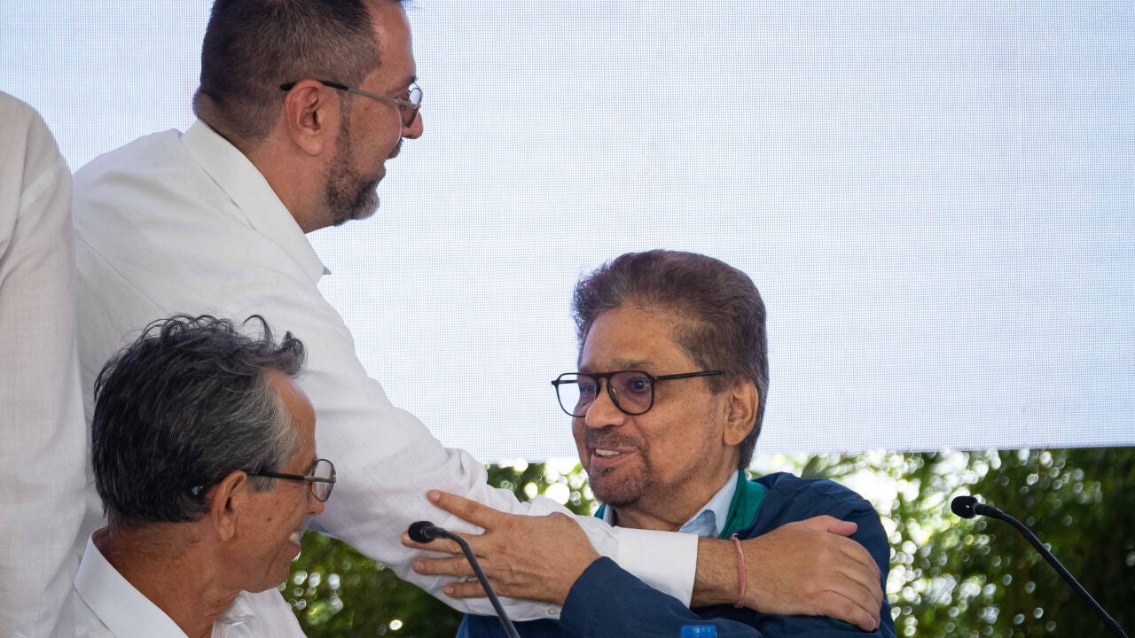 Colombia y los disidentes de las FARC inician diálogo en Venezuela