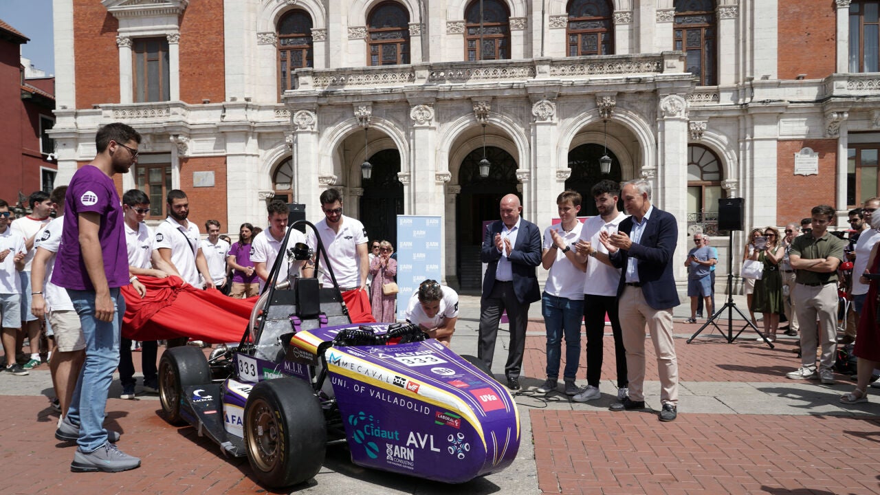 Un monoplaza diseñado y construido por el Vall Racing Team de la UVa participará en el circuito ...